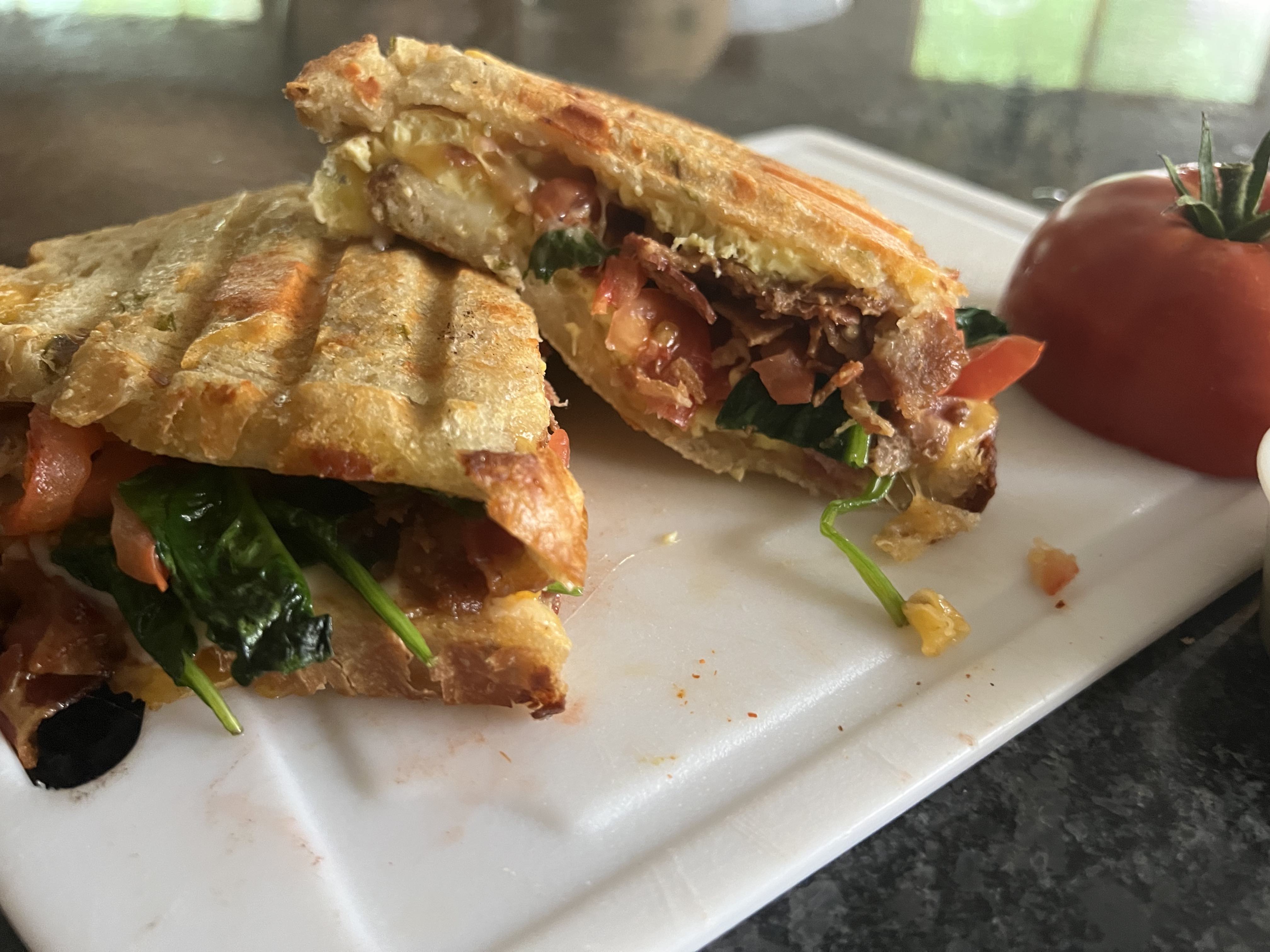 Cheesy Bacon, Spinach, and Tomato Omelette on Jalapeño Cheddar ...